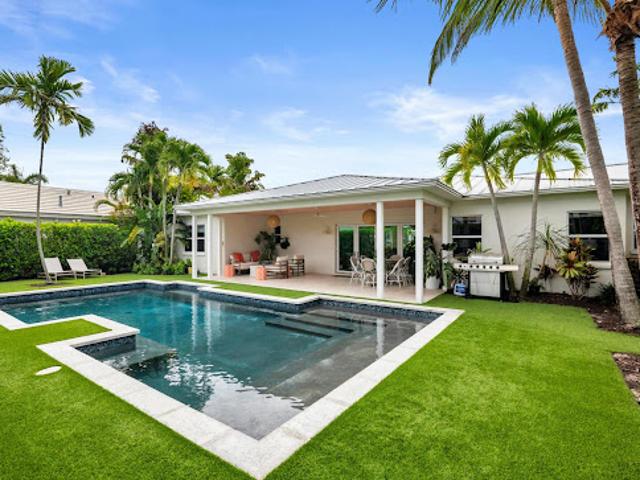House with pool and garden