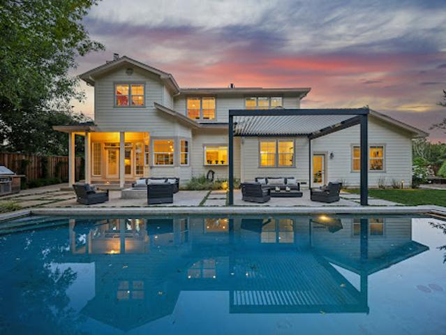House with pool and garden