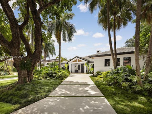 House with pool and garden