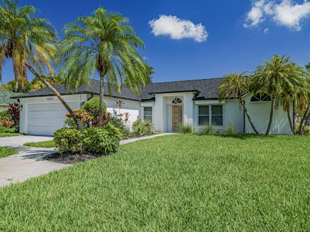 House with pool and garden
