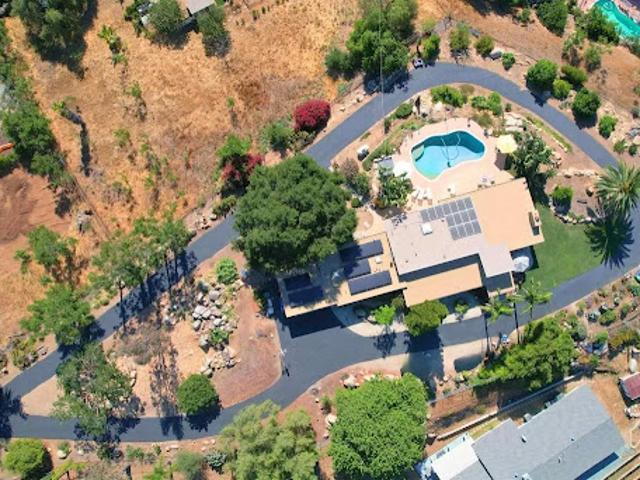 House with pool and garden