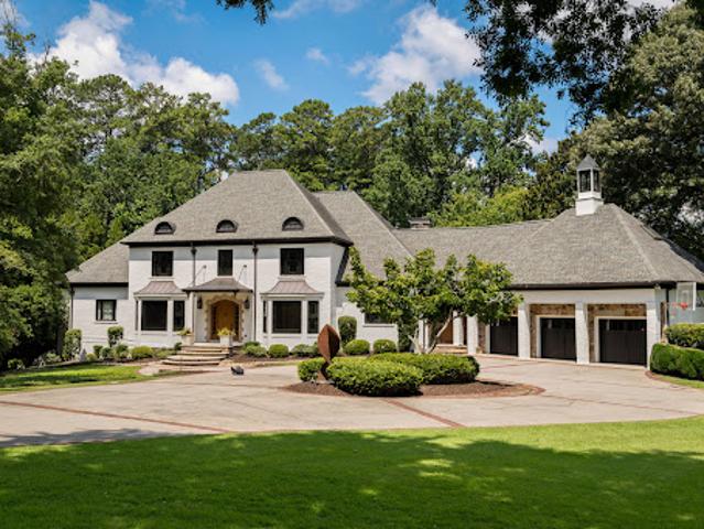 House with pool and garden