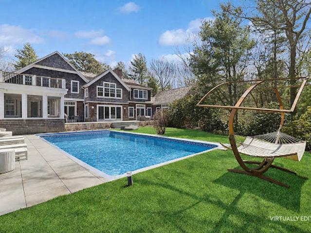 House with pool and garden