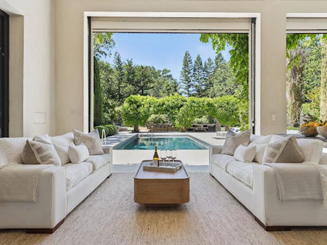 House with pool and garden