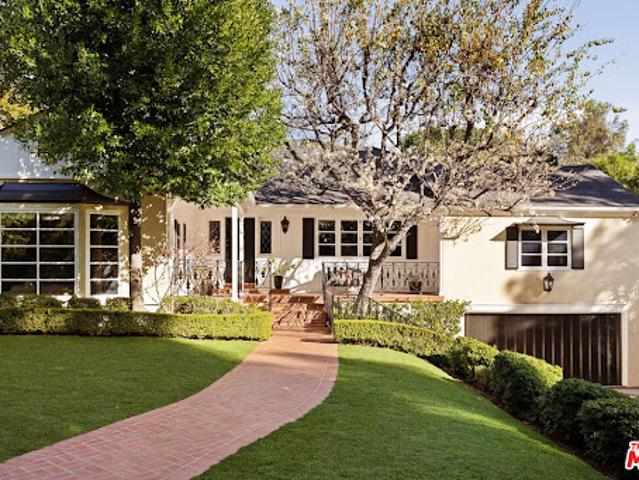 House with pool and garden
