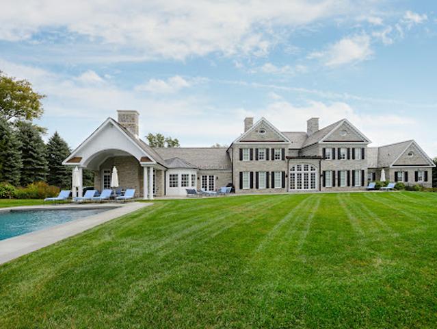 House with pool and garden
