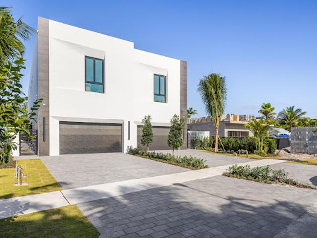 House with pool and garden