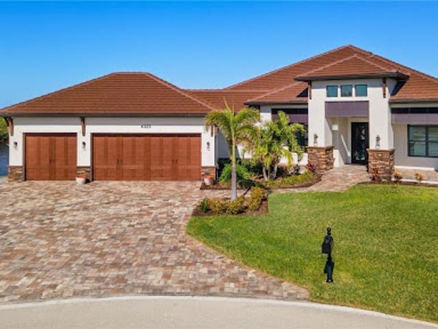 House with pool and garden