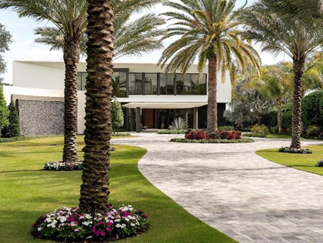 House with pool and garden
