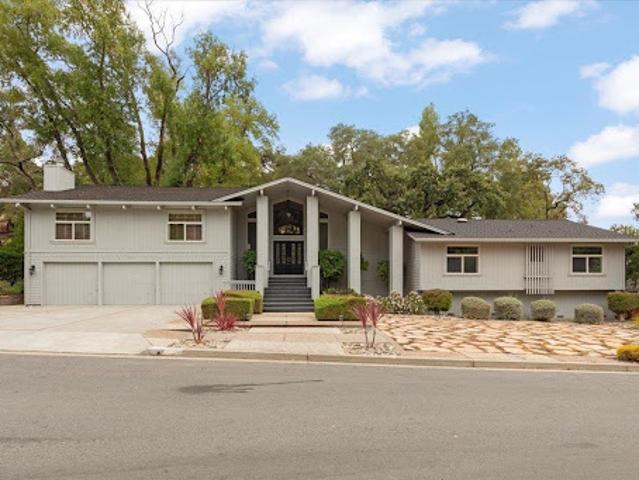 House with pool and terrace