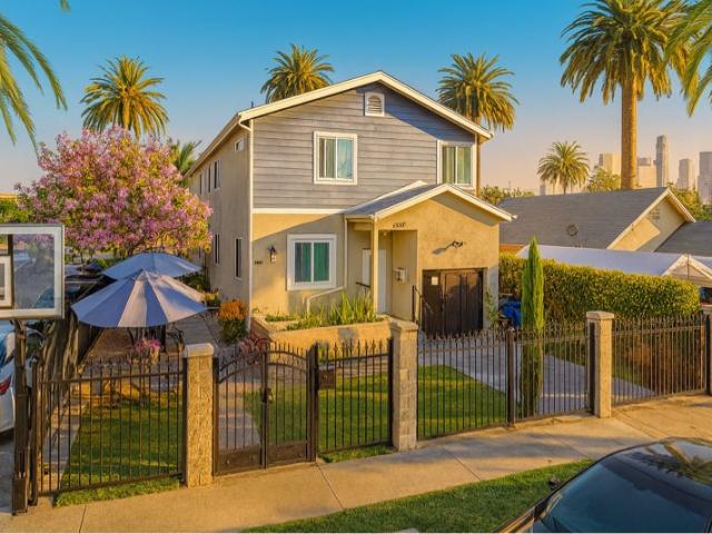 House with rooms for rent