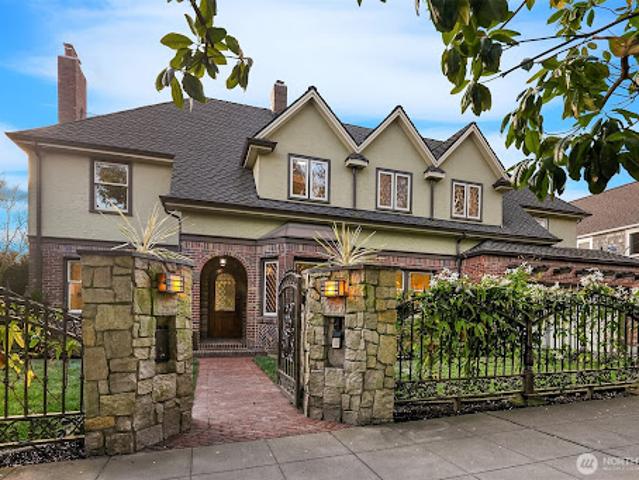 House with terrace