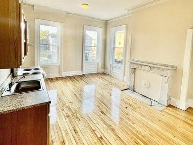 house with 14 bedroom, Worcester MA ES104114664