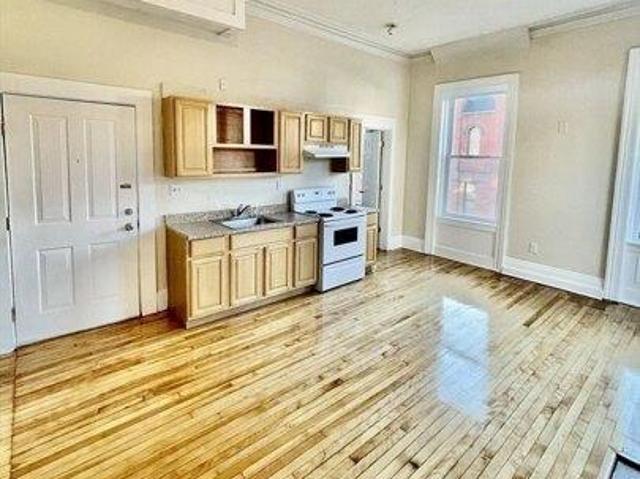 house with 14 bedroom, Worcester MA ES105126364