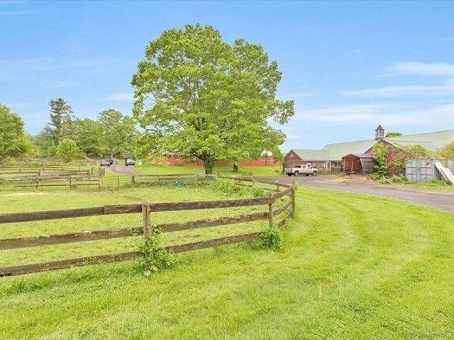 house with 15 bedroom, Durham CT DLS102824357