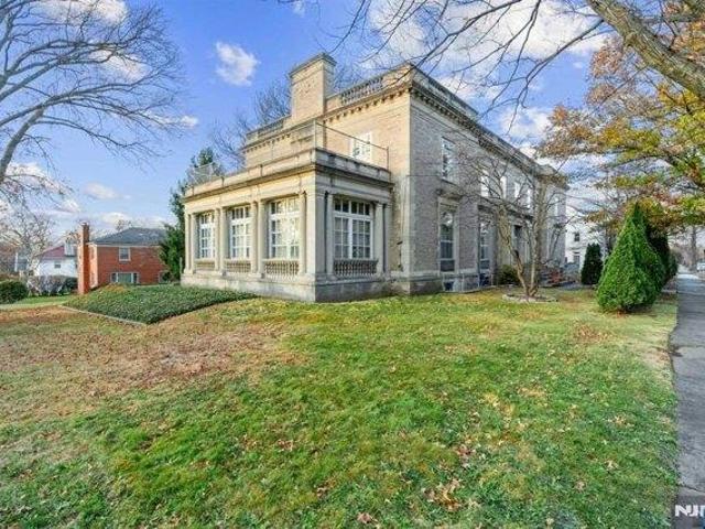 house with 15 bedroom, Newark NJ DLS102476195