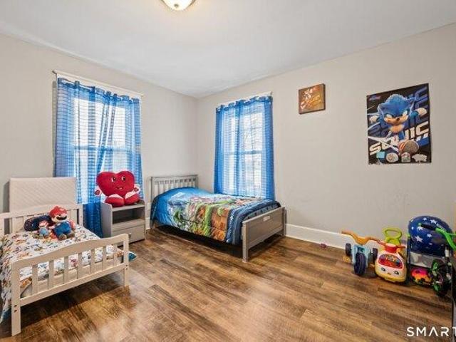 house with 16 bedroom, New Britain CT ES103970113