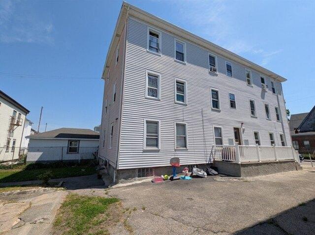 house with 17 bedroom, Fall River MA DLS102670952
