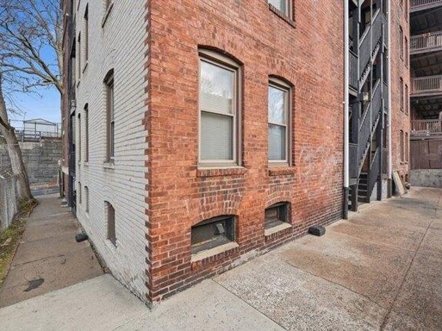 house with 17 bedroom, Springfield MA ES104791446