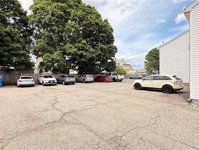 house with 18 bedroom, Pawtucket RI ES103888776