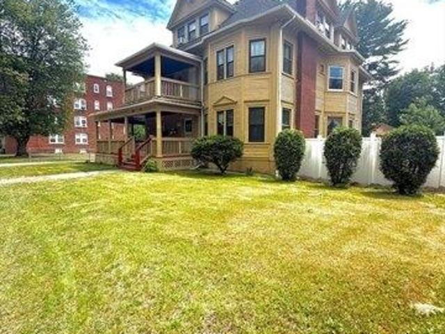 house with 19 bedroom, Springfield MA ES104869758