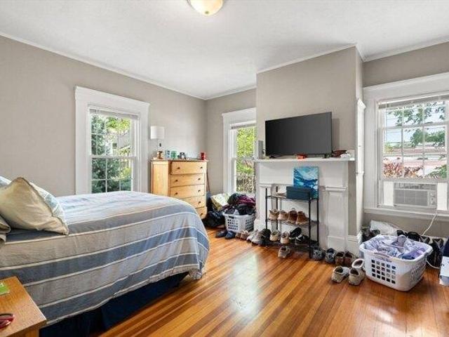 house with 10 bedroom, Boston MA ES105093539