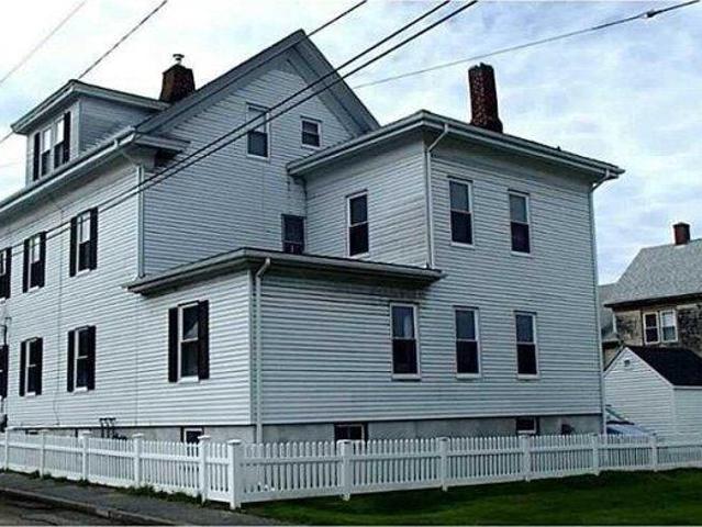 house with 10 bedroom, Bristol RI ES104113096