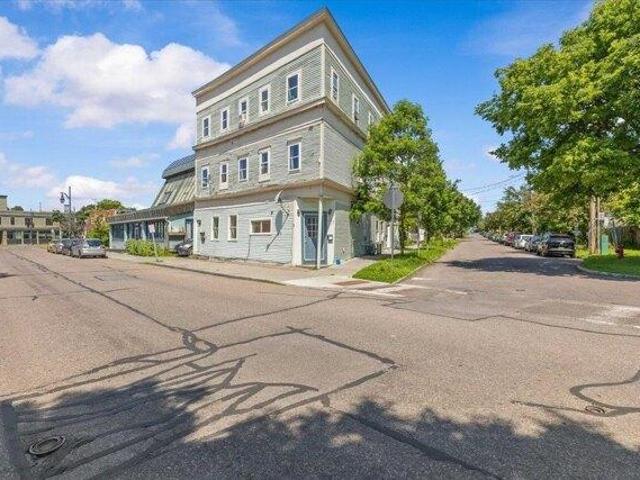 house with 10 bedroom, Burlington VT ES105206356