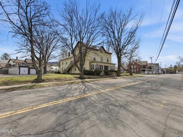 house with 10 bedroom, Easthampton MA ES105041516