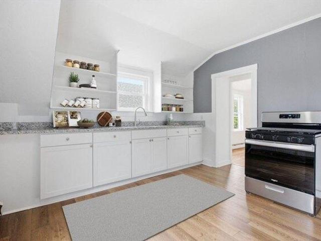 house with 10 bedroom, Fall River MA ES104443189
