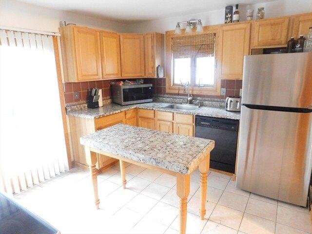 house with 10 bedroom, Fall River MA ES104851598