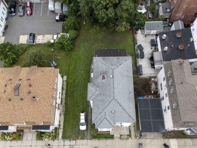 house with 10 bedroom, Fall River MA ES105172599