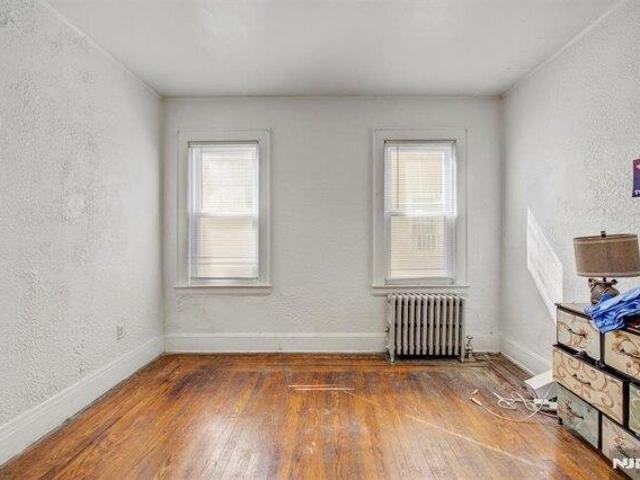 house with 10 bedroom, Irvington NJ ES104232943