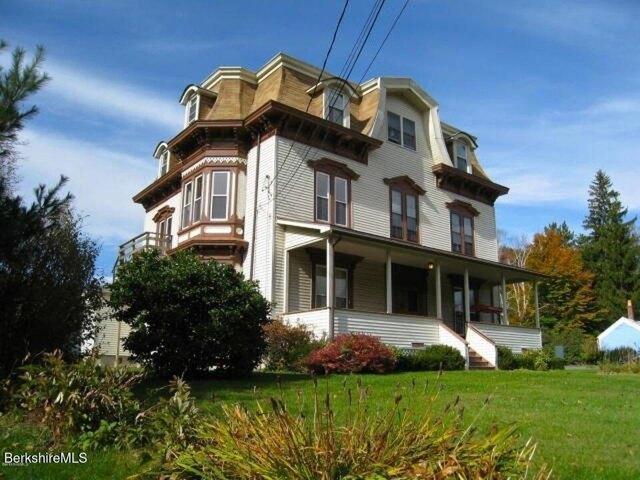 house with 10 bedroom, Lee MA DLS103069357