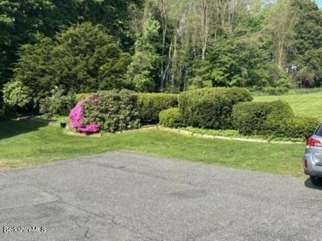 house with 10 bedroom, Lee MA ES103247352