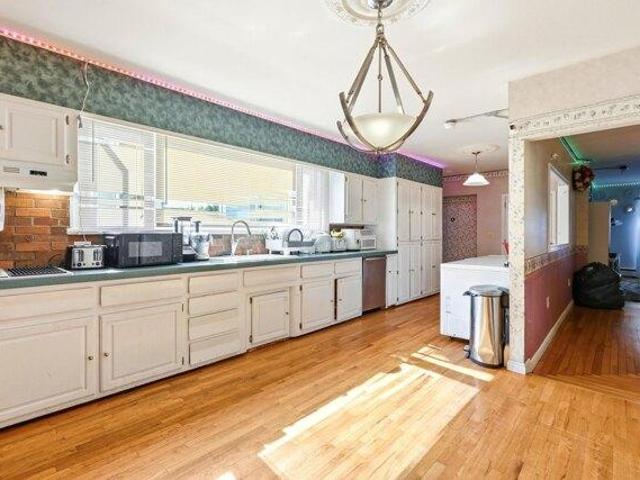 house with 10 bedroom, Manchester NH DS104442042