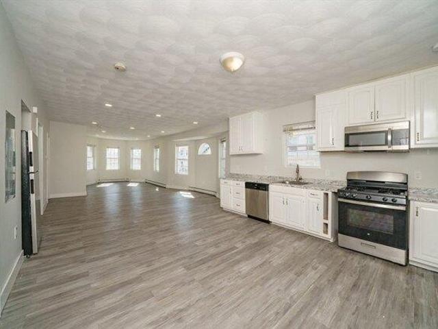 house with 10 bedroom, New Bedford MA ES105145023