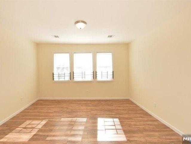 house with 10 bedroom, Newark NJ DLS102254950