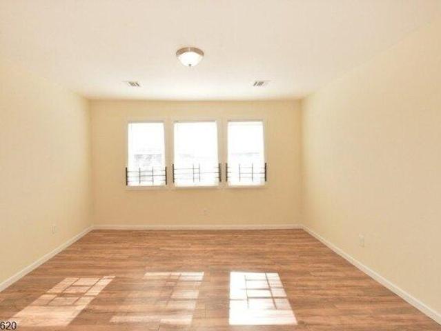 house with 10 bedroom, Newark NJ DS102585522