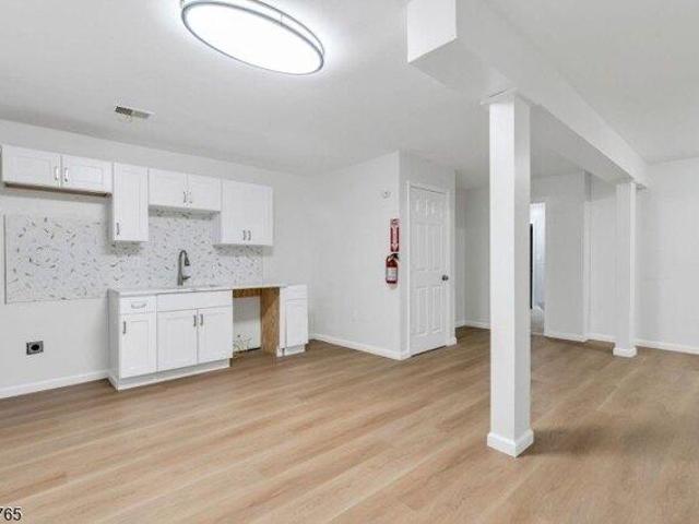 house with 10 bedroom, Newark NJ ES104541697