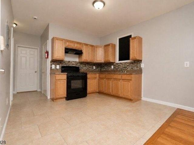 house with 10 bedroom, Newark NJ ES105142703