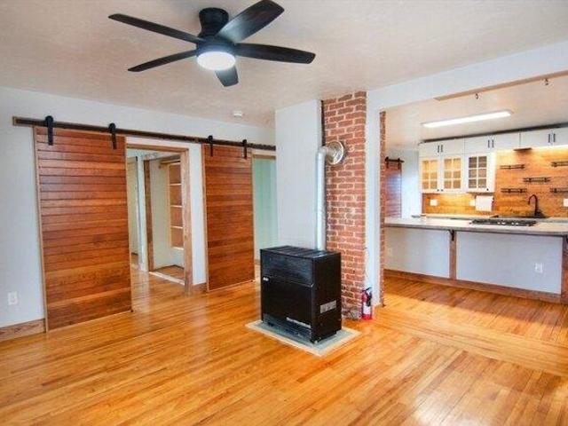 house with 10 bedroom, Southbridge MA ES103437311