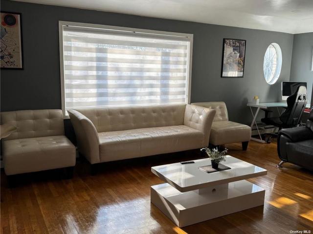 house with 10 bedroom, Springfield Gardens NY ES72692064