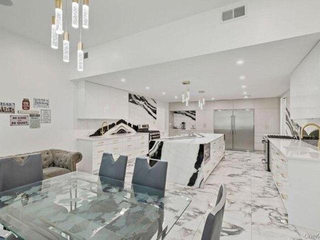 house with 10 bedroom, Suffern NY ES105191542