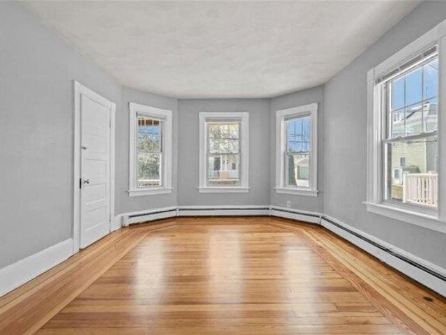house with 10 bedroom, Providence RI ES105206710