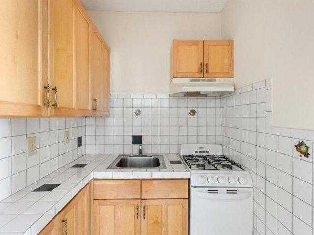 house with 10 bedroom, Revere MA ES105105593