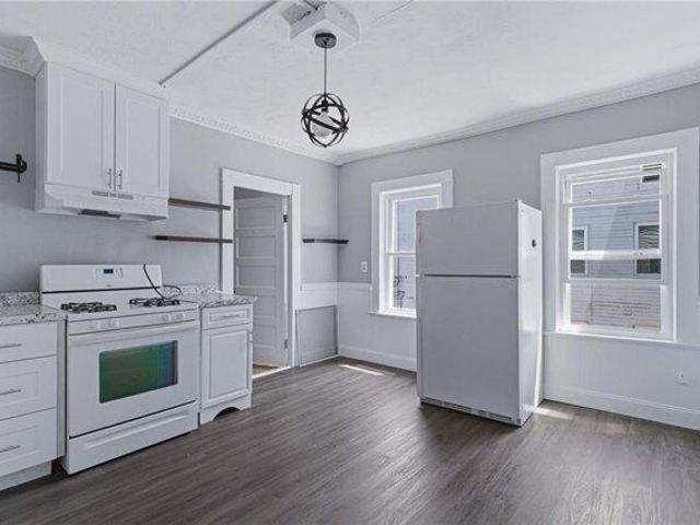 house with 10 bedroom, Woonsocket RI ES103251349