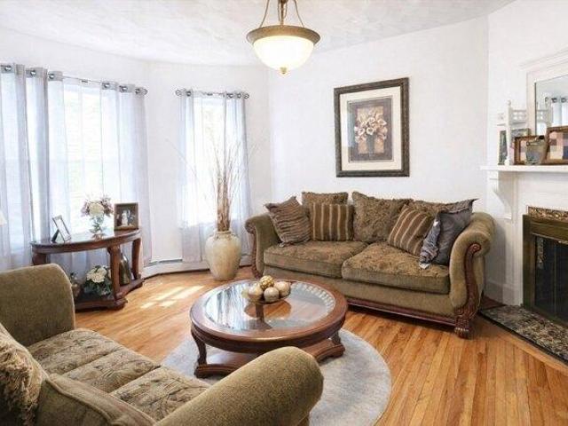 house with 10 bedroom, Worcester MA DLS102409738