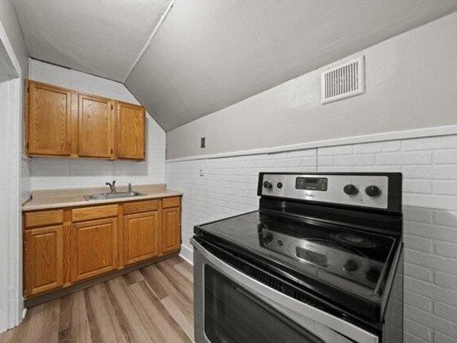 house with 10 bedroom, Worcester MA DLS102960120