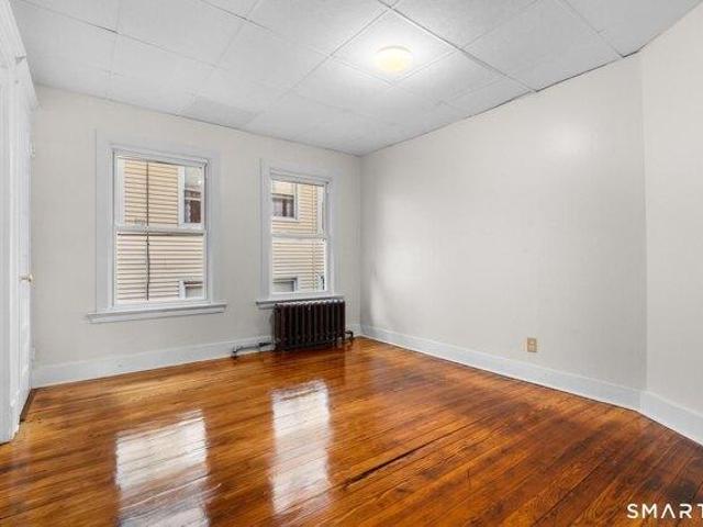 house with 10 bedroom, Waterbury CT ES104790867